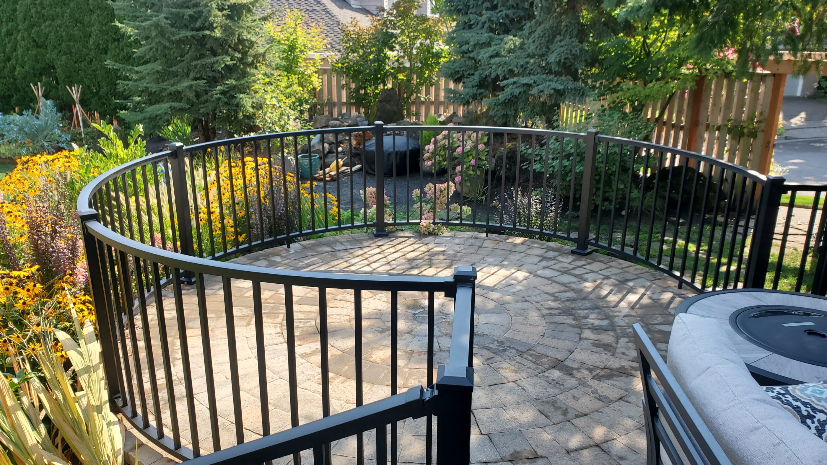 Round Trex Signature Aluminum Picket Railing - Deck Masters, LLC